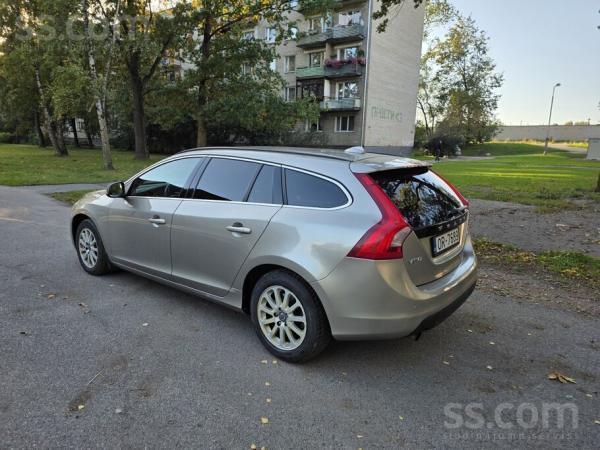Brūns Volvo V60 2011 Rīga, ar dzinēja tilpumu 1.60 L un nobraukumu 375 tūkst. km par 3200 €, foto 4 vietnē AUTOMOTO.COM.LV