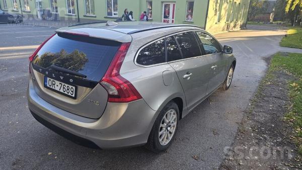 Brūns Volvo V60 2011 Rīga, ar dzinēja tilpumu 1.60 L un nobraukumu 375 tūkst. km par 3200 €, foto 5 vietnē AUTOMOTO.COM.LV