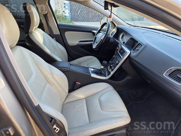 Brūns Volvo V60 2011 Rīga, ar dzinēja tilpumu 1.60 L un nobraukumu 375 tūkst. km par 3200 €, foto 6 vietnē AUTOMOTO.COM.LV