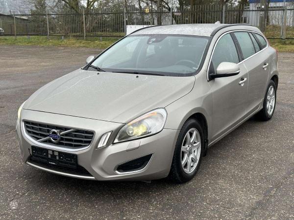 Brūns Volvo V60 2012 Marijampole, ar dzinēja tilpumu 1.56 L un nobraukumu 238 tūkst. km par 4450 €, foto 1 vietnē AUTOMOTO.COM.LV