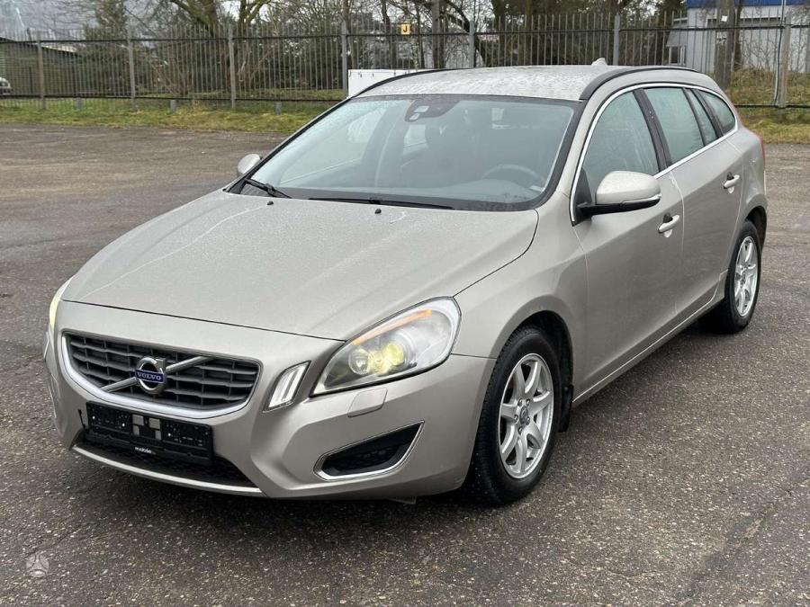 Brūns Volvo V60 2012 Marijampole, ar dzinēja tilpumu 1.56 L un nobraukumu 238 tūkst. km par 4450 €, foto 1 vietnē AUTOMOTO.COM.LV