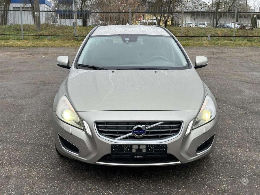 Brūns Volvo V60 2012 Marijampole, ar dzinēja tilpumu 1.56 L un nobraukumu 238 tūkst. km par 4450 €, foto 2 vietnē AUTOMOTO.COM.LV