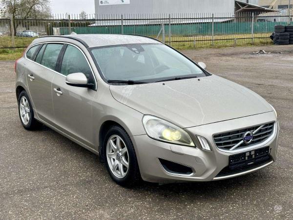 Brown Volvo V60 2012 in Marijampole, with an engine capacity of 1.56 L and mileage of 238 thousand km for 4450 €, photo 3 on AUTOMOTO.COM.LV