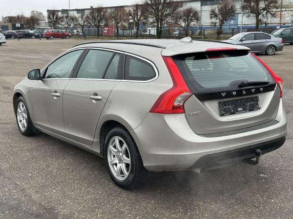 Brown Volvo V60 2012 in Marijampole, with an engine capacity of 1.56 L and mileage of 238 thousand km for 4450 €, photo 7 on AUTOMOTO.COM.LV