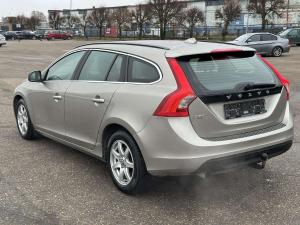 Brūns Volvo V60 2012 Marijampole, ar dzinēja tilpumu 1.56 L un nobraukumu 238 tūkst. km par 4450 €, foto 7 vietnē AUTOMOTO.COM.LV