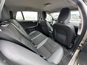 Brūns Volvo V60 2012 Marijampole, ar dzinēja tilpumu 1.56 L un nobraukumu 238 tūkst. km par 4450 €, foto 16 vietnē AUTOMOTO.COM.LV