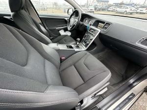 Brūns Volvo V60 2012 Marijampole, ar dzinēja tilpumu 1.56 L un nobraukumu 238 tūkst. km par 4450 €, foto 17 vietnē AUTOMOTO.COM.LV