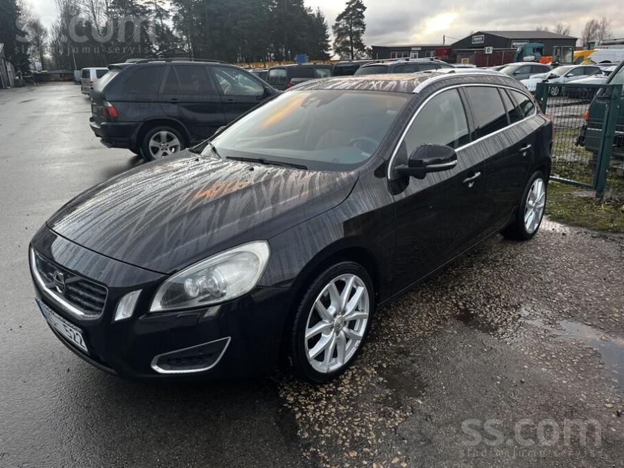 Brūns Volvo V60 2012 Rīga, ar dzinēja tilpumu 2.40 L un nobraukumu 369 tūkst. km par 6800 €, foto 2 vietnē AUTOMOTO.COM.LV