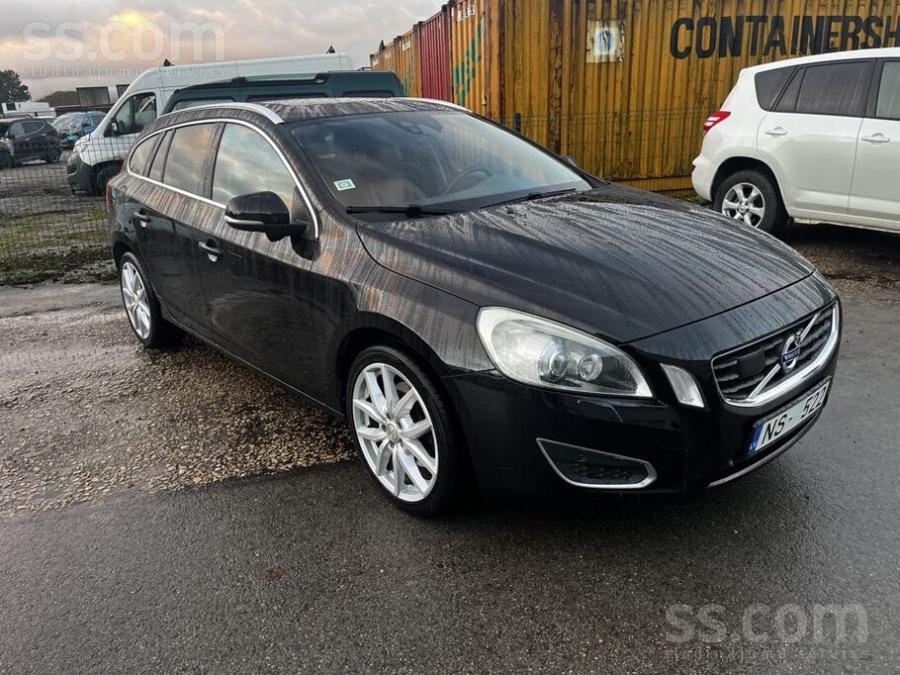Brūns Volvo V60 2012 Rīga, ar dzinēja tilpumu 2.40 L un nobraukumu 369 tūkst. km par 6800 €, foto 7 vietnē AUTOMOTO.COM.LV