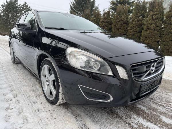 Brown Volvo V60 2012 in Alytus, with an engine capacity of 1.98 L and mileage of 262 thousand km for 4950 €, photo 1 on AUTOMOTO.COM.LV