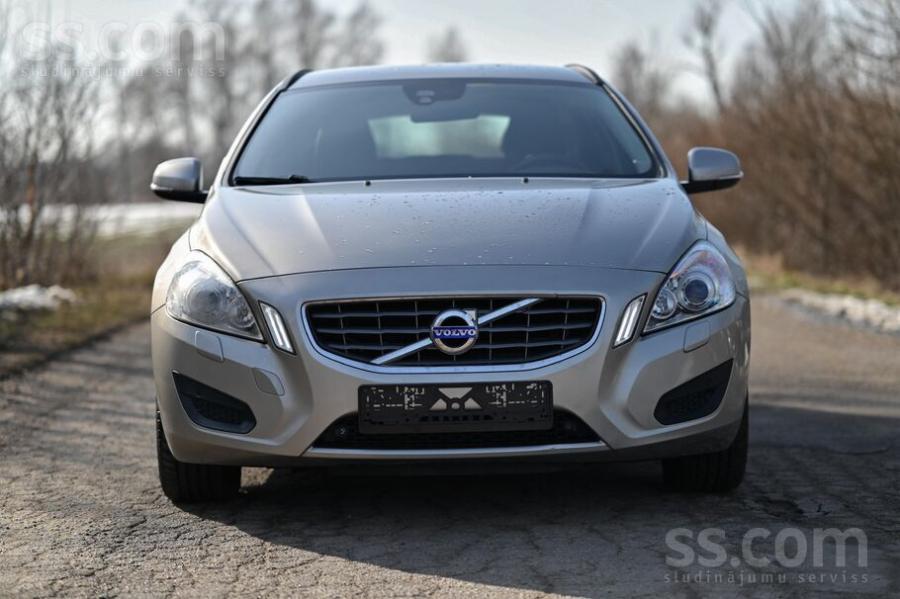 Brūns Volvo V60 2012 Dobele, ar dzinēja tilpumu 2.00 L un nobraukumu 245 tūkst. km par 7550 €, foto 1 vietnē AUTOMOTO.COM.LV
