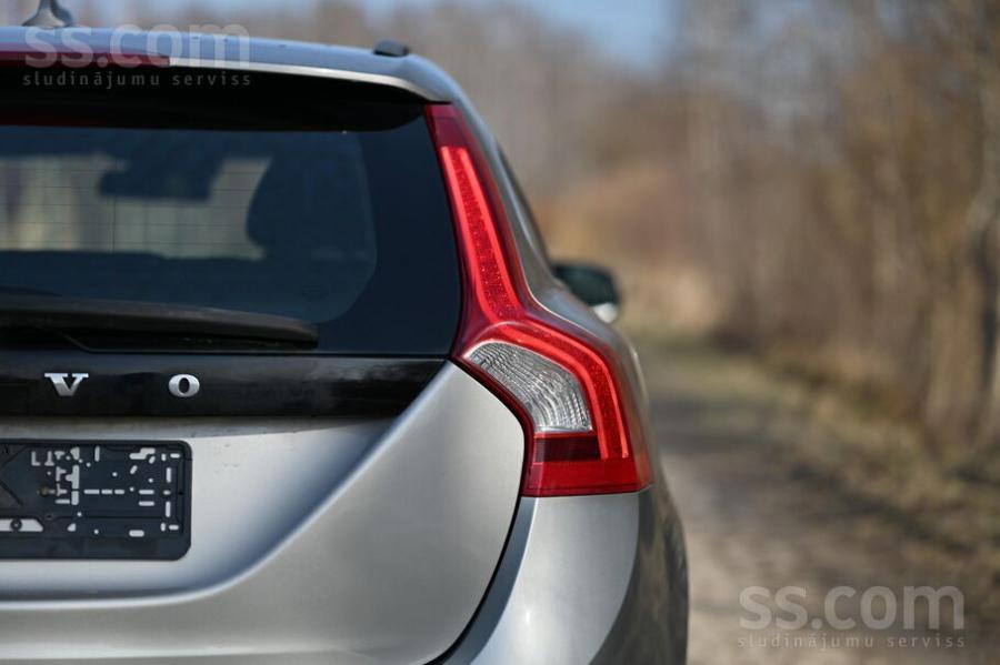 Brūns Volvo V60 2012 Dobele, ar dzinēja tilpumu 2.00 L un nobraukumu 245 tūkst. km par 7550 €, foto 10 vietnē AUTOMOTO.COM.LV