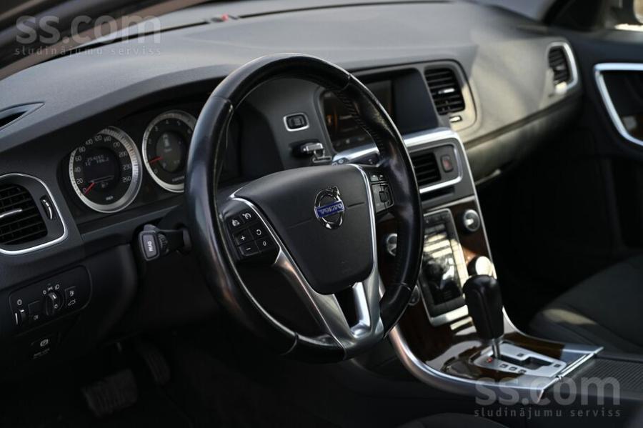 Brūns Volvo V60 2012 Dobele, ar dzinēja tilpumu 2.00 L un nobraukumu 245 tūkst. km par 7550 €, foto 11 vietnē AUTOMOTO.COM.LV