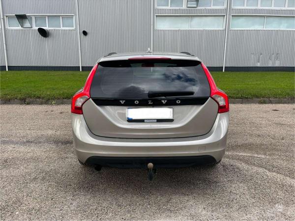 Brown Volvo V60 2012 in Taurage, with an engine capacity of 1.98 L and mileage of 250 thousand km for 4900 €, photo 6 on AUTOMOTO.COM.LV