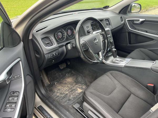 Brown Volvo V60 2012 in Taurage, with an engine capacity of 1.98 L and mileage of 250 thousand km for 4900 €, photo 7 on AUTOMOTO.COM.LV