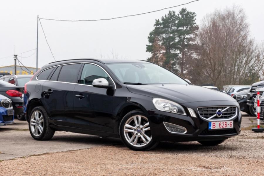 Brūns Volvo V60 2012 Rīga, ar dzinēja tilpumu 1.60 L un nobraukumu 245 tūkst. km par 6495 €, foto 1 vietnē AUTOMOTO.COM.LV