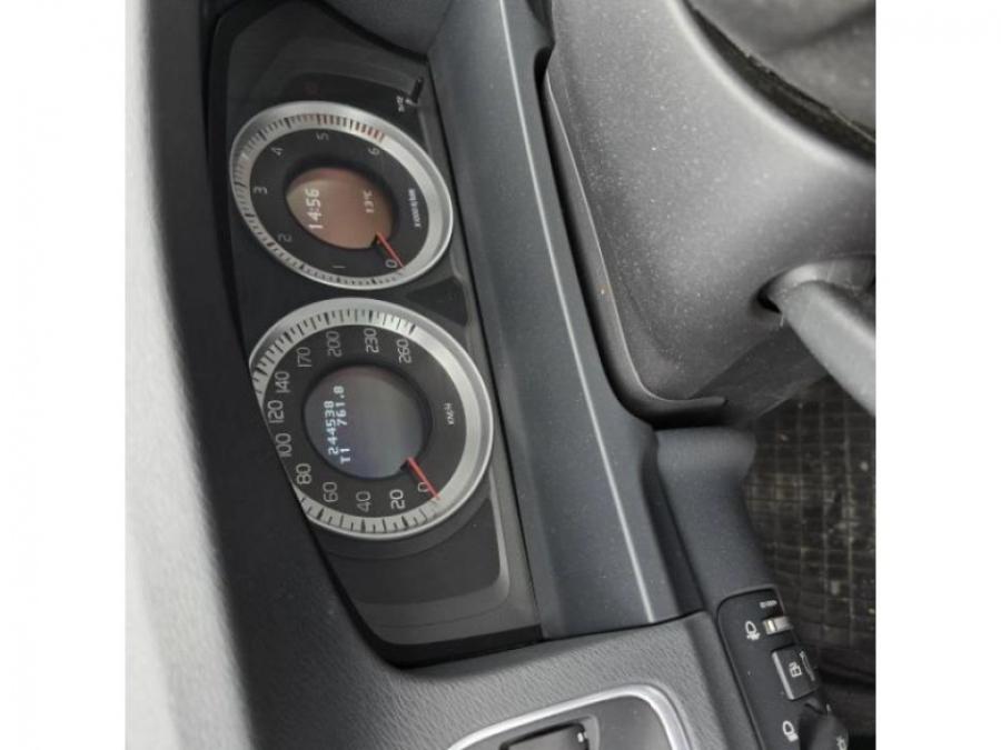 Brūns Volvo V60 2012 Rīga, ar dzinēja tilpumu 1.60 L un nobraukumu 245 tūkst. km par 6495 €, foto 9 vietnē AUTOMOTO.COM.LV