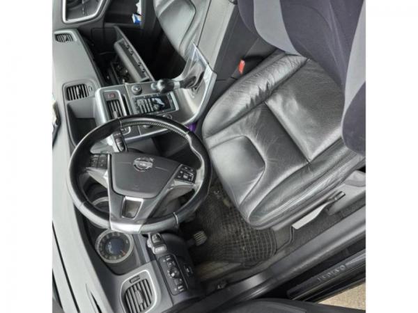 Brown Volvo V60 2012 in Riga, with an engine capacity of 1.60 L and mileage of 245 thousand km for 6495 €, photo 10 on AUTOMOTO.COM.LV