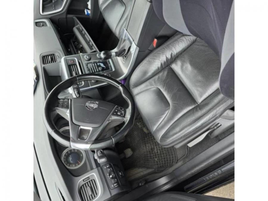 Brūns Volvo V60 2012 Rīga, ar dzinēja tilpumu 1.60 L un nobraukumu 245 tūkst. km par 6495 €, foto 11 vietnē AUTOMOTO.COM.LV