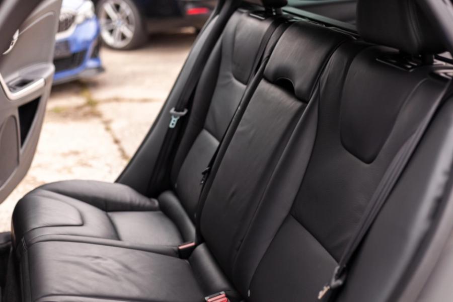 Brūns Volvo V60 2012 Rīga, ar dzinēja tilpumu 1.60 L un nobraukumu 245 tūkst. km par 6495 €, foto 15 vietnē AUTOMOTO.COM.LV