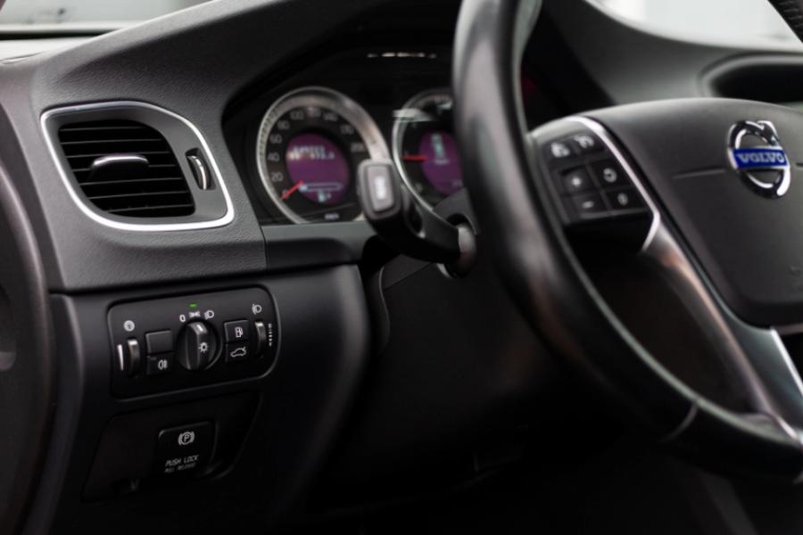 Brūns Volvo V60 2012 Rīga, ar dzinēja tilpumu 1.60 L un nobraukumu 245 tūkst. km par 6495 €, foto 21 vietnē AUTOMOTO.COM.LV