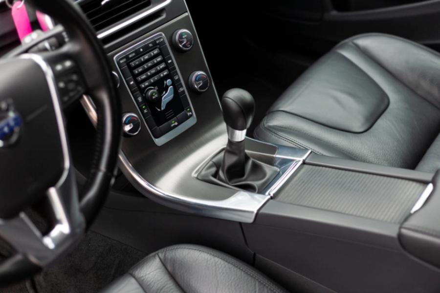 Brūns Volvo V60 2012 Rīga, ar dzinēja tilpumu 1.60 L un nobraukumu 245 tūkst. km par 6495 €, foto 23 vietnē AUTOMOTO.COM.LV
