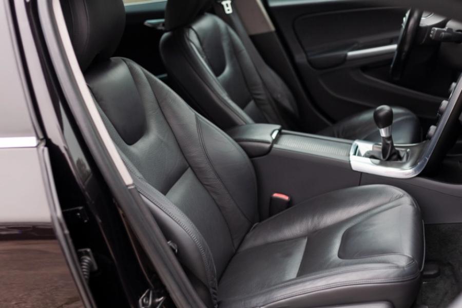 Brūns Volvo V60 2012 Rīga, ar dzinēja tilpumu 1.60 L un nobraukumu 245 tūkst. km par 6495 €, foto 26 vietnē AUTOMOTO.COM.LV