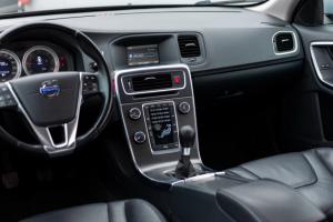 Brūns Volvo V60 2012 Rīga, ar dzinēja tilpumu 1.60 L un nobraukumu 245 tūkst. km par 6495 €, foto 27 vietnē AUTOMOTO.COM.LV