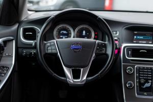 Brūns Volvo V60 2012 Rīga, ar dzinēja tilpumu 1.60 L un nobraukumu 245 tūkst. km par 6495 €, foto 28 vietnē AUTOMOTO.COM.LV