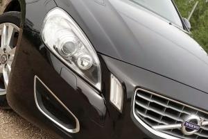 Brūns Volvo V60 2012 Rīga, ar dzinēja tilpumu 2.40 L un nobraukumu 193 tūkst. km par 8900 €, foto  vietnē AUTOMOTO.COM.LV