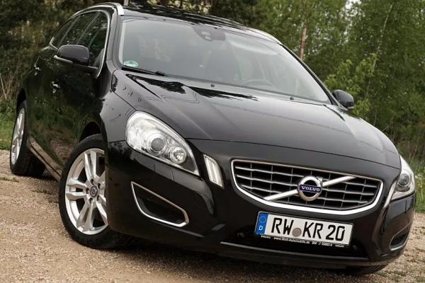 Brūns Volvo V60 2012 Rīga, ar dzinēja tilpumu 2.40 L un nobraukumu 193 tūkst. km par 8900 €, foto 2 vietnē AUTOMOTO.COM.LV