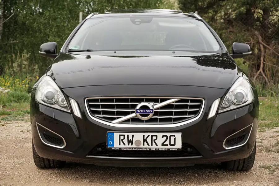 Brūns Volvo V60 2012 Rīga, ar dzinēja tilpumu 2.40 L un nobraukumu 193 tūkst. km par 8900 €, foto 4 vietnē AUTOMOTO.COM.LV