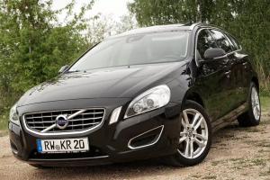 Brūns Volvo V60 2012 Rīga, ar dzinēja tilpumu 2.40 L un nobraukumu 193 tūkst. km par 8900 €, foto 5 vietnē AUTOMOTO.COM.LV
