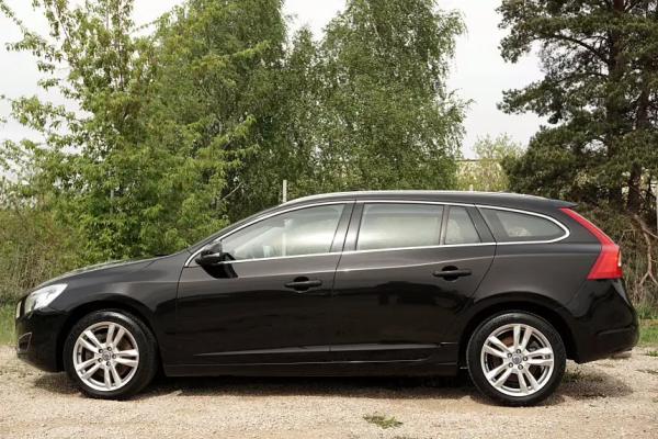 Brūns Volvo V60 2012 Rīga, ar dzinēja tilpumu 2.40 L un nobraukumu 193 tūkst. km par 8900 €, foto 6 vietnē AUTOMOTO.COM.LV