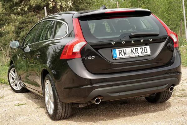 Brūns Volvo V60 2012 Rīga, ar dzinēja tilpumu 2.40 L un nobraukumu 193 tūkst. km par 8900 €, foto 8 vietnē AUTOMOTO.COM.LV