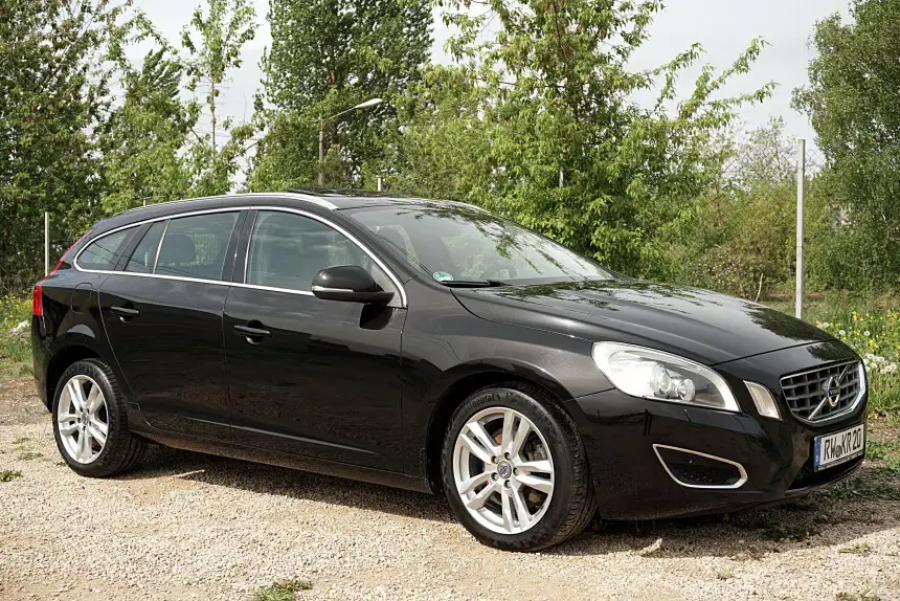 Brūns Volvo V60 2012 Rīga, ar dzinēja tilpumu 2.40 L un nobraukumu 193 tūkst. km par 8900 €, foto 13 vietnē AUTOMOTO.COM.LV