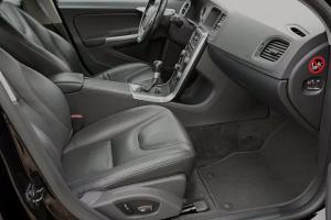 Brūns Volvo V60 2012 Rīga, ar dzinēja tilpumu 2.40 L un nobraukumu 193 tūkst. km par 8900 €, foto 14 vietnē AUTOMOTO.COM.LV