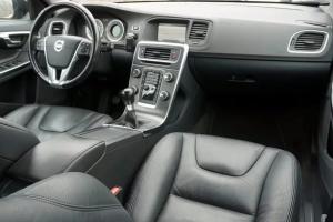Brūns Volvo V60 2012 Rīga, ar dzinēja tilpumu 2.40 L un nobraukumu 193 tūkst. km par 8900 €, foto 15 vietnē AUTOMOTO.COM.LV