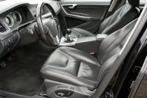 Brūns Volvo V60 2012 Rīga, ar dzinēja tilpumu 2.40 L un nobraukumu 193 tūkst. km par 8900 €, foto 16 vietnē AUTOMOTO.COM.LV