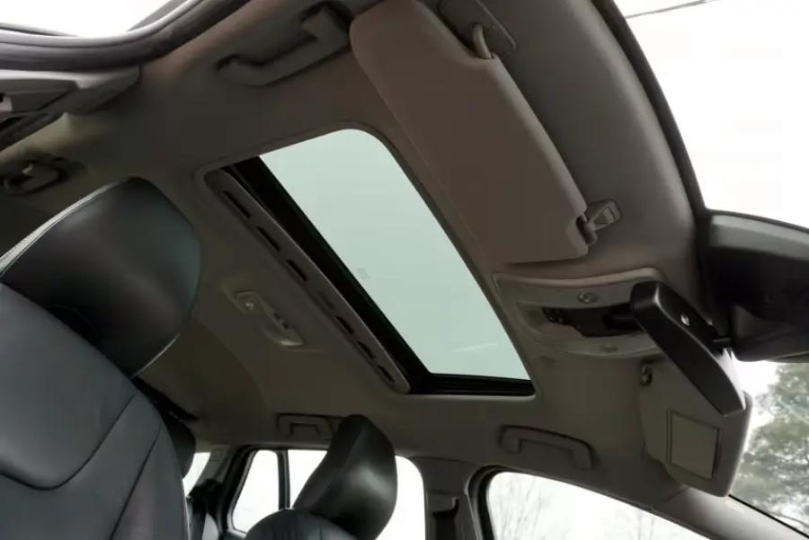 Brūns Volvo V60 2012 Rīga, ar dzinēja tilpumu 2.40 L un nobraukumu 193 tūkst. km par 8900 €, foto 17 vietnē AUTOMOTO.COM.LV