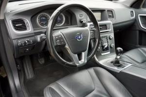 Brūns Volvo V60 2012 Rīga, ar dzinēja tilpumu 2.40 L un nobraukumu 193 tūkst. km par 8900 €, foto 18 vietnē AUTOMOTO.COM.LV