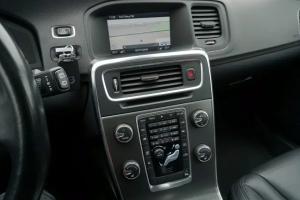 Brūns Volvo V60 2012 Rīga, ar dzinēja tilpumu 2.40 L un nobraukumu 193 tūkst. km par 8900 €, foto 20 vietnē AUTOMOTO.COM.LV