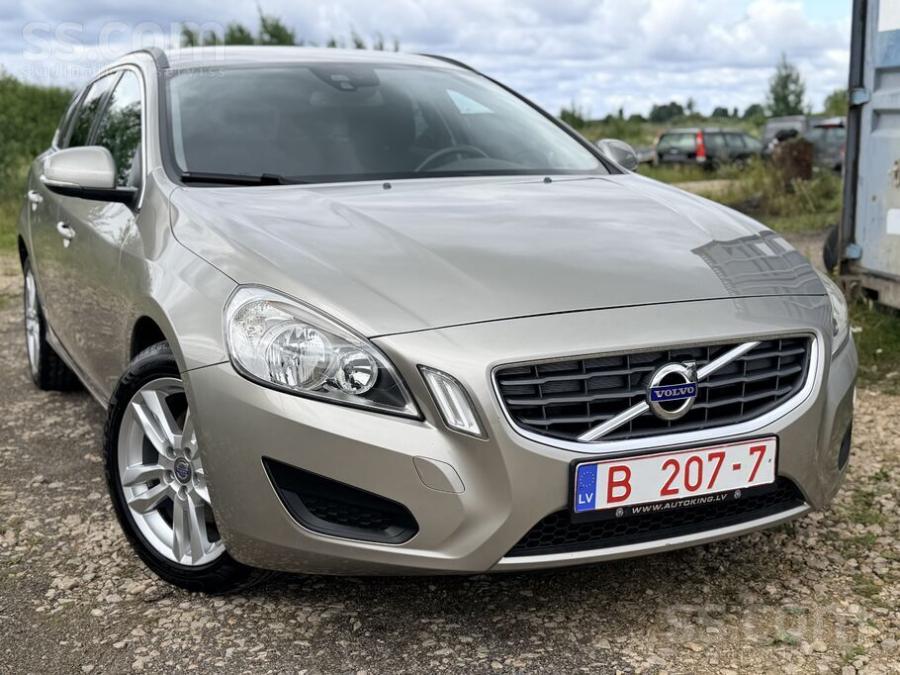 Brūns Volvo V60 2012 Rīga, ar dzinēja tilpumu 1.60 L un nobraukumu 158 tūkst. km par 6995 €, foto 1 vietnē AUTOMOTO.COM.LV