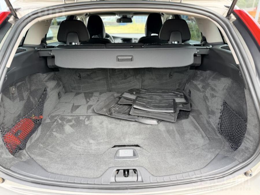 Brūns Volvo V60 2012 Rīga, ar dzinēja tilpumu 1.60 L un nobraukumu 158 tūkst. km par 6995 €, foto 6 vietnē AUTOMOTO.COM.LV
