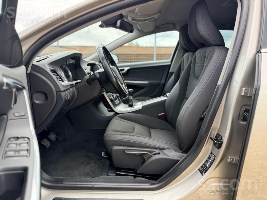 Brūns Volvo V60 2012 Rīga, ar dzinēja tilpumu 1.60 L un nobraukumu 158 tūkst. km par 6995 €, foto 8 vietnē AUTOMOTO.COM.LV