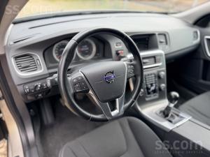 Brūns Volvo V60 2012 Rīga, ar dzinēja tilpumu 1.60 L un nobraukumu 158 tūkst. km par 6995 €, foto 9 vietnē AUTOMOTO.COM.LV