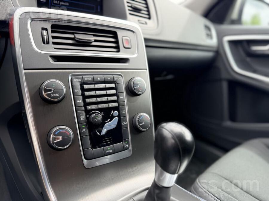 Brūns Volvo V60 2012 Rīga, ar dzinēja tilpumu 1.60 L un nobraukumu 158 tūkst. km par 6995 €, foto 11 vietnē AUTOMOTO.COM.LV