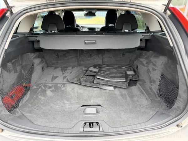 Brown Volvo V60 2012 in Riga, with an engine capacity of 1.60 L and mileage of 158 thousand km for 6995 €, photo 5 on AUTOMOTO.COM.LV