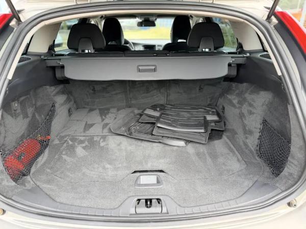 Brown Volvo V60 2012 in Riga, with an engine capacity of 1.60 L and mileage of 158 thousand km for 6995 €, photo 5 on AUTOMOTO.COM.LV