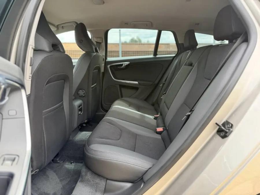 Brown Volvo V60 2012 in Riga, with an engine capacity of 1.60 L and mileage of 158 thousand km for 6995 €, photo 7 on AUTOMOTO.COM.LV